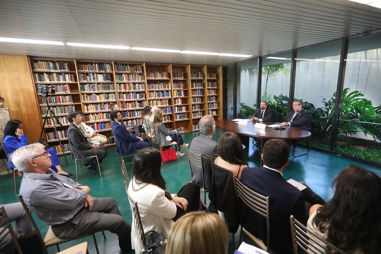 Palestra do Ministro Almir Lima Nascimento (IPRI) — Ministério das ...