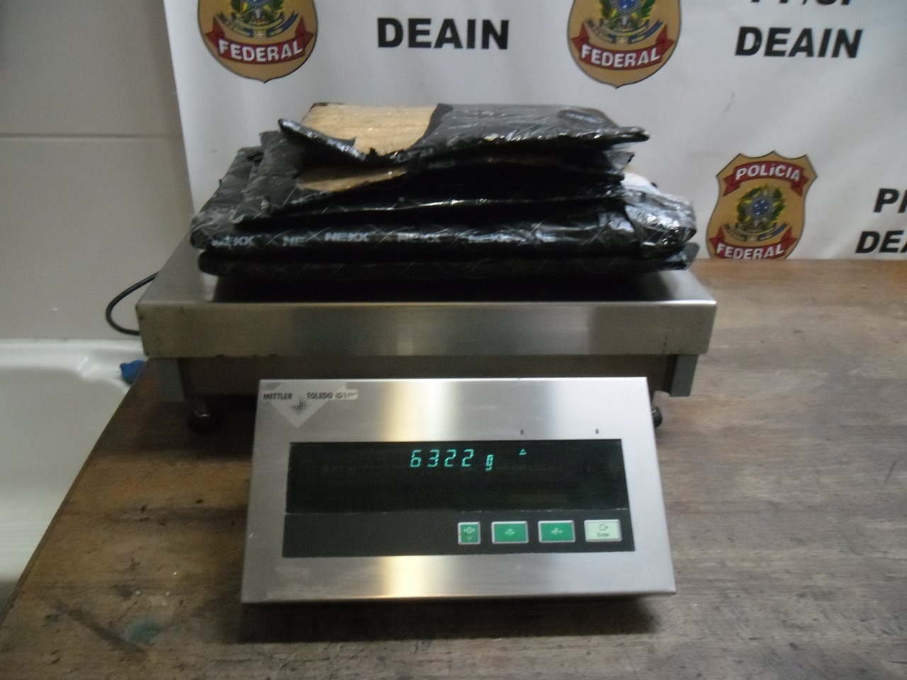 PF prende mulher com droga sintética oculta nas estruturas das malas ...