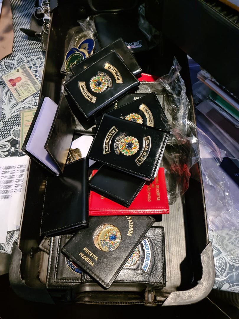 PF combate falsificação de documentos públicos e uso de documento falso ...