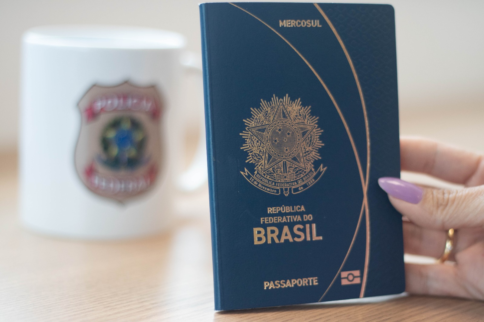 Polícia Federal e Casa da Moeda dão início à emissão do novo passaporte ...