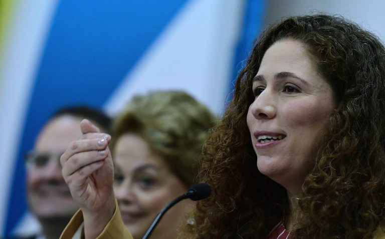 Esther Dweck defende Estado eficiente para combater desigualdades ...