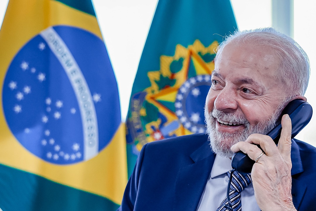 Lula conversa com Macron sobre eleições, convida francês a reunião de ...