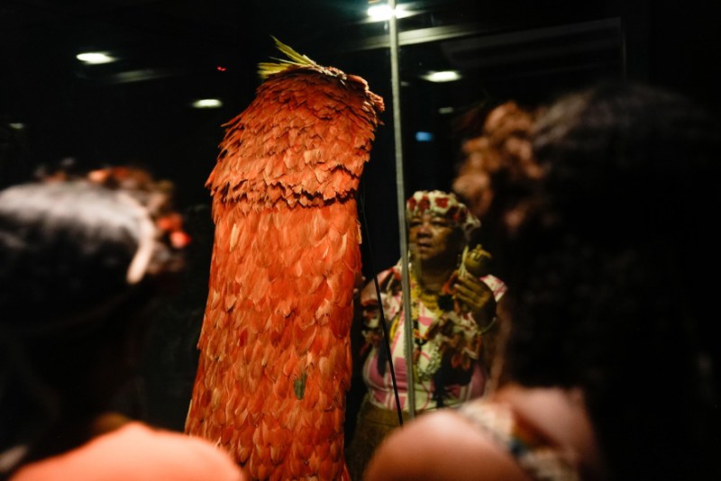 Indígenas celebram o retorno do manto Tupinambá no Rio de Janeiro