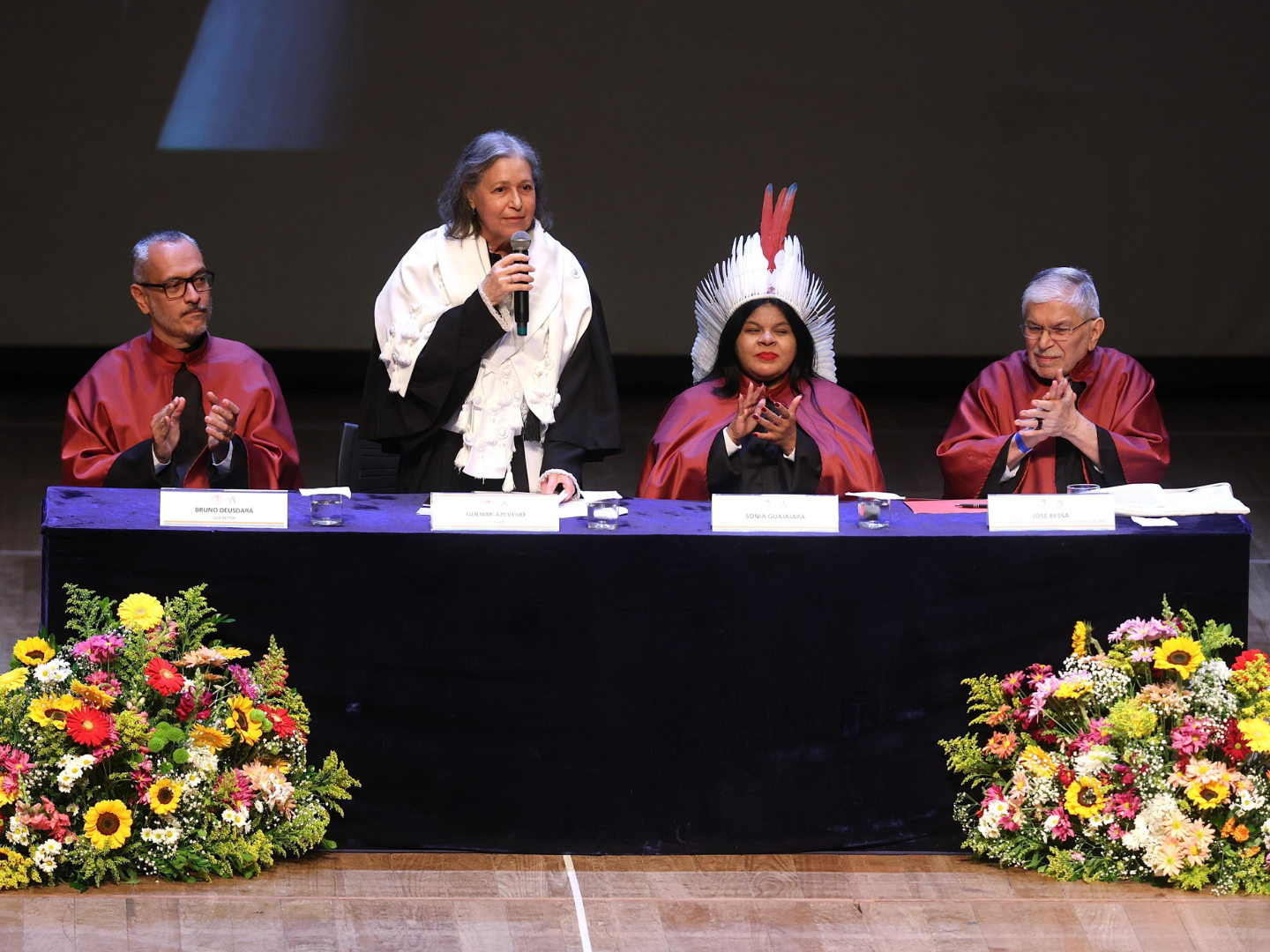 Sonia Guajajara é a primeira personalidade indígena a receber o título ...