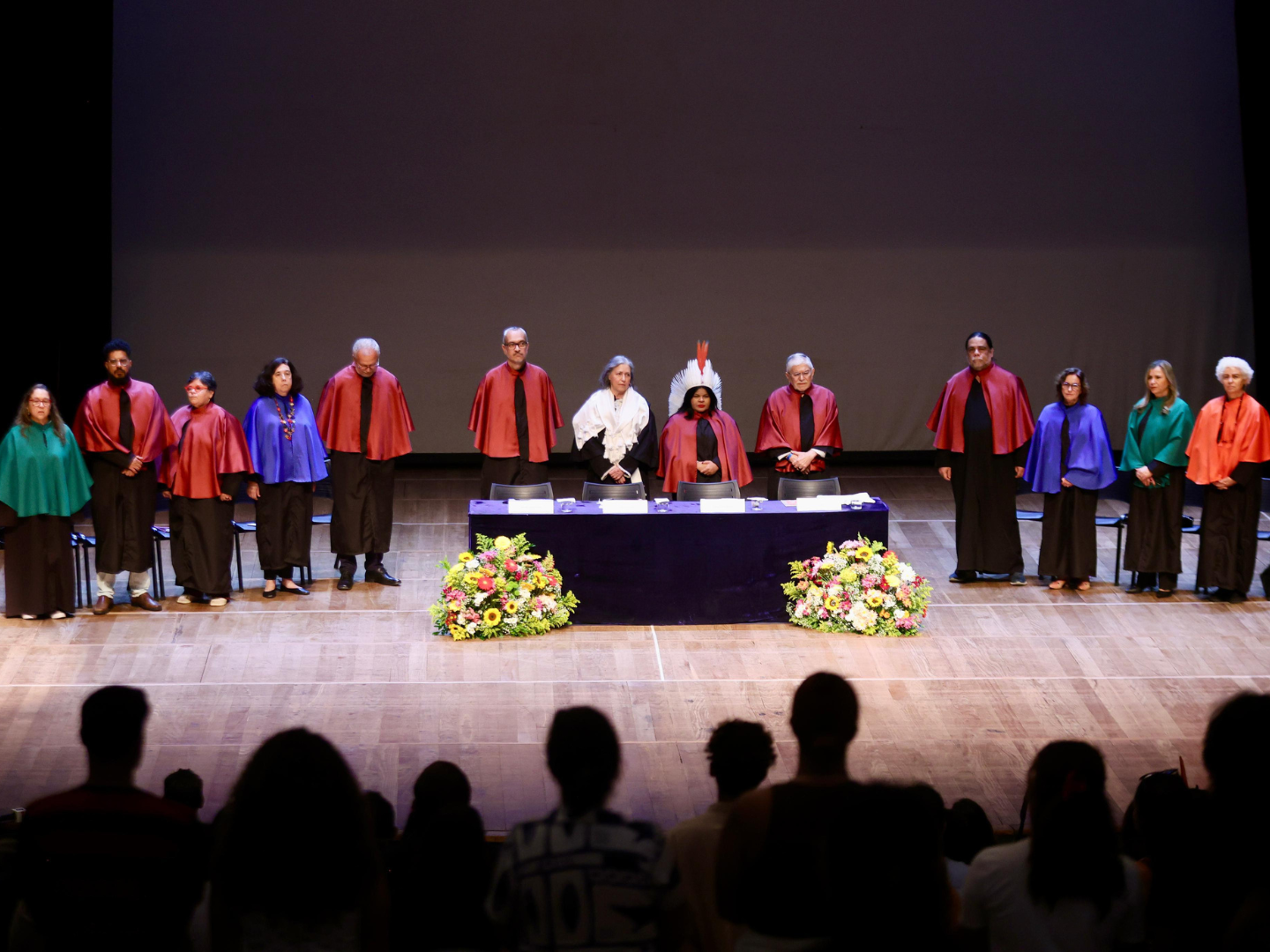 Sonia Guajajara é a primeira personalidade indígena a receber o título ...