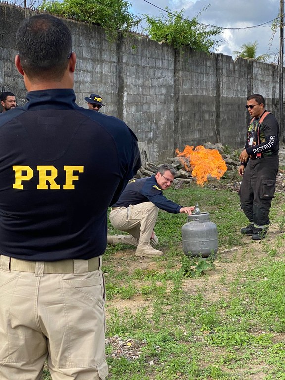 PRF promove curso de brigada de incêndio para policiais em Maceió/AL — Polícia Rodoviária Federal