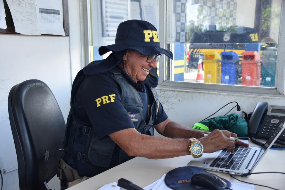 Quase cinco décadas honrando o uniforme da PRF — Polícia Rodoviária Federal