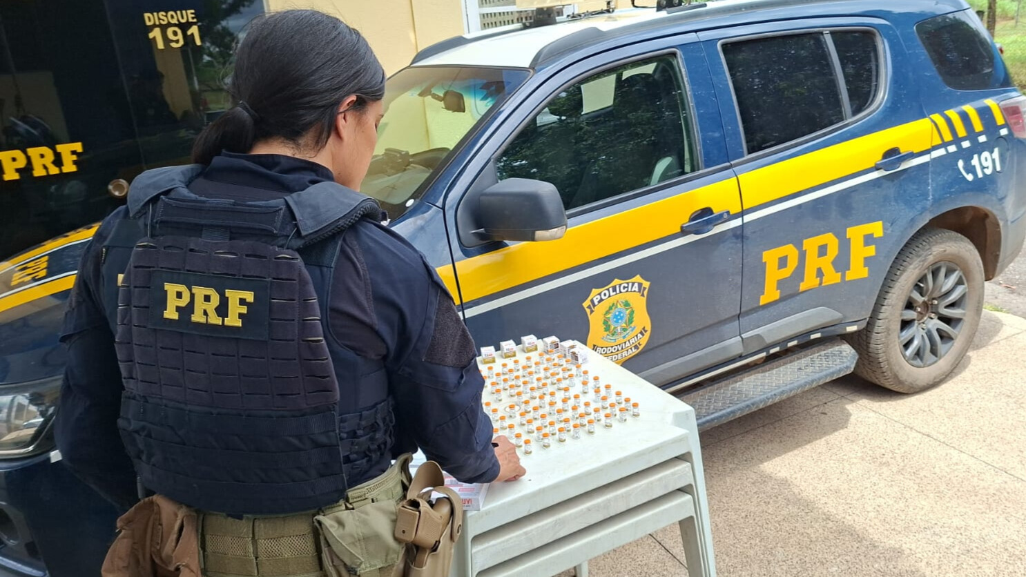PRF apreende 100 ampolas de medicamento irregular escondidas em fundo ...