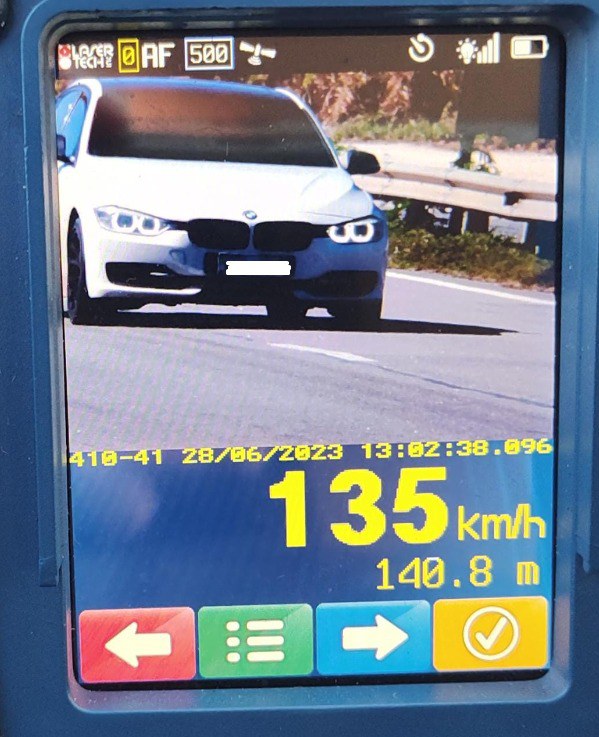 PRF flagra veículo a 179km/h na BR-101: o condutor foi multado em R$900 e teve a CNH suspensa ...