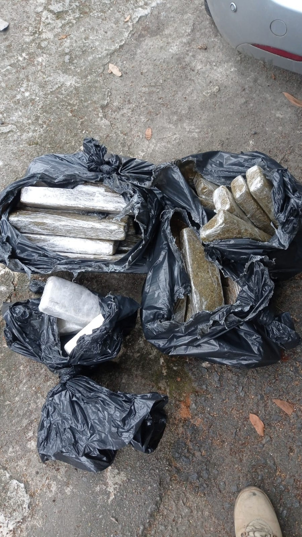 PRF prende traficante com maconha e cocaína na BR 101, em Itapemirim, sul do ES — Polícia ...