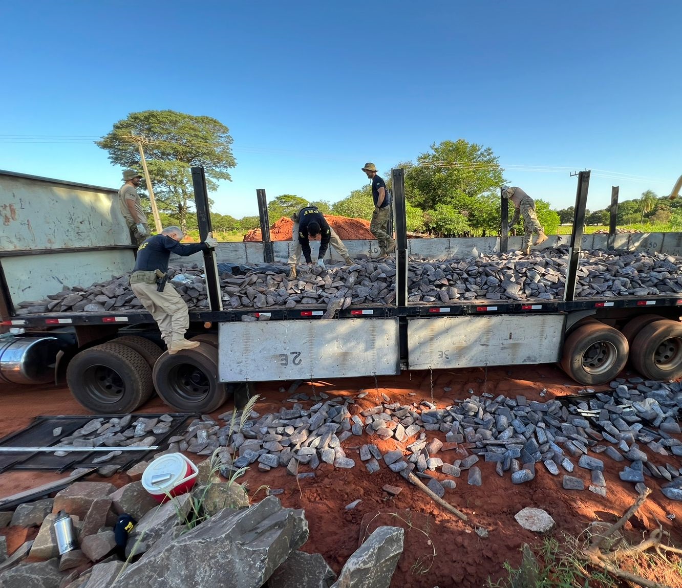 PRF apreende 1,5 tonelada de maconha, um fuzil 556mm e uma escopeta cal ...
