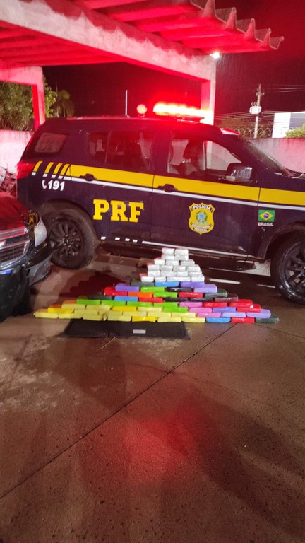 PRF apreende 64 kg de cocaína em Naviraí (MS) — Polícia Rodoviária Federal