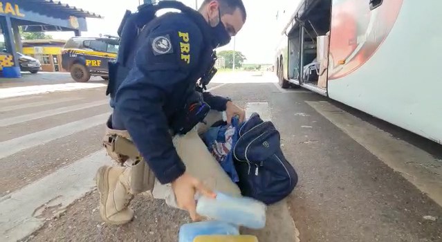 PRF apreende cocaína em ônibus de transporte interestadual — Polícia ...