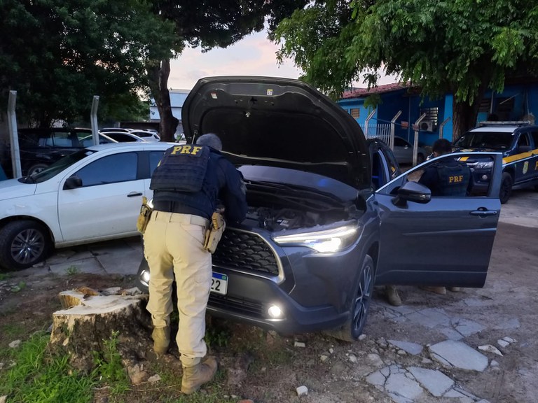 Com extensa ficha criminal, homem é detido pela PRF com carro furtado — Polícia Rodoviária Federal