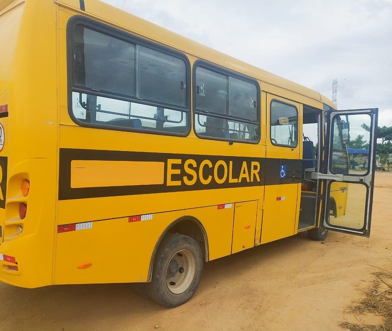 Ônibus de transporte escolar com irregularidades são recolhidos na BR ...
