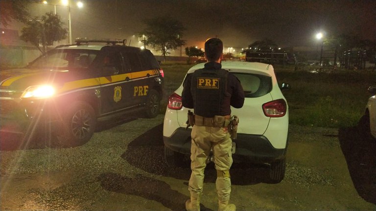 PRF recupera carro roubado durante Operação Nordeste Seguro em Caruaru ...