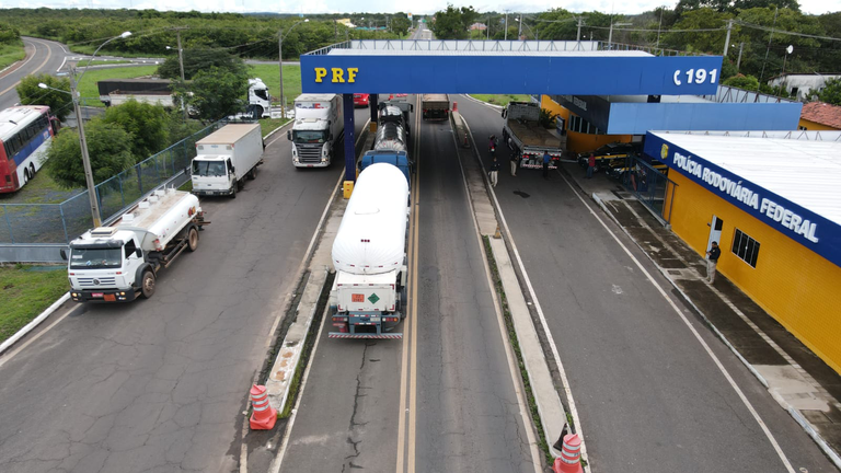 PRF realiza operação de fiscalização de produtos perigosos em Piripiri ...