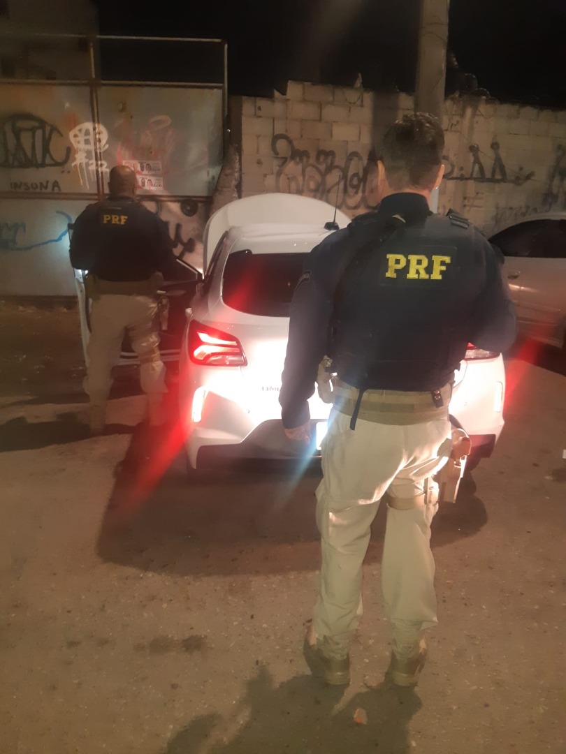 PRF recupera mais dois veículos roubados no Rio de Janeiro — Polícia Rodoviária Federal