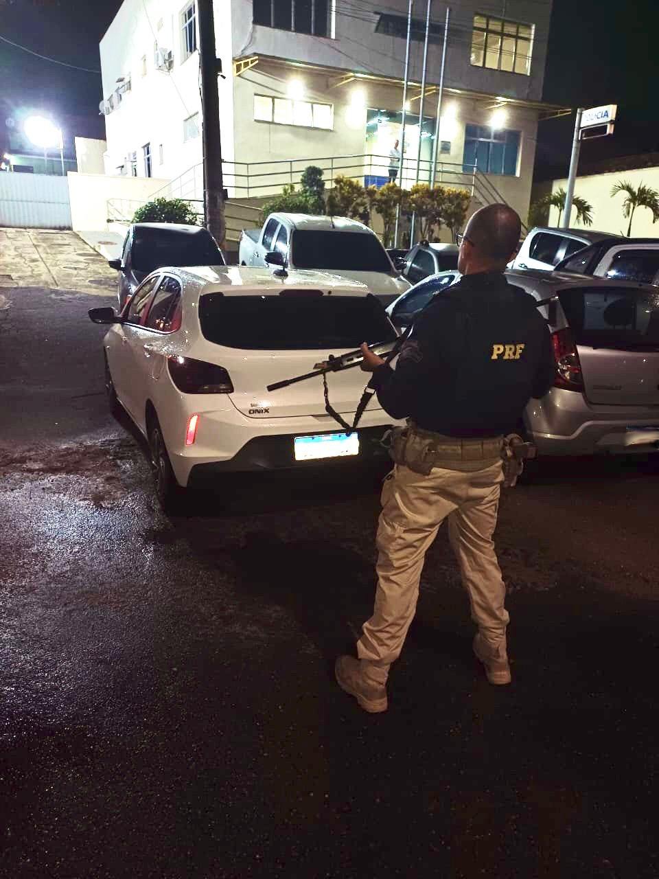 Na Região Metropolitana, PRF recupera carro roubado — Polícia Rodoviária Federal