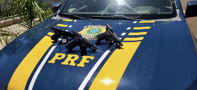 PRF prende homem com armas e carregadores em Sarandi/RS — Polícia ...