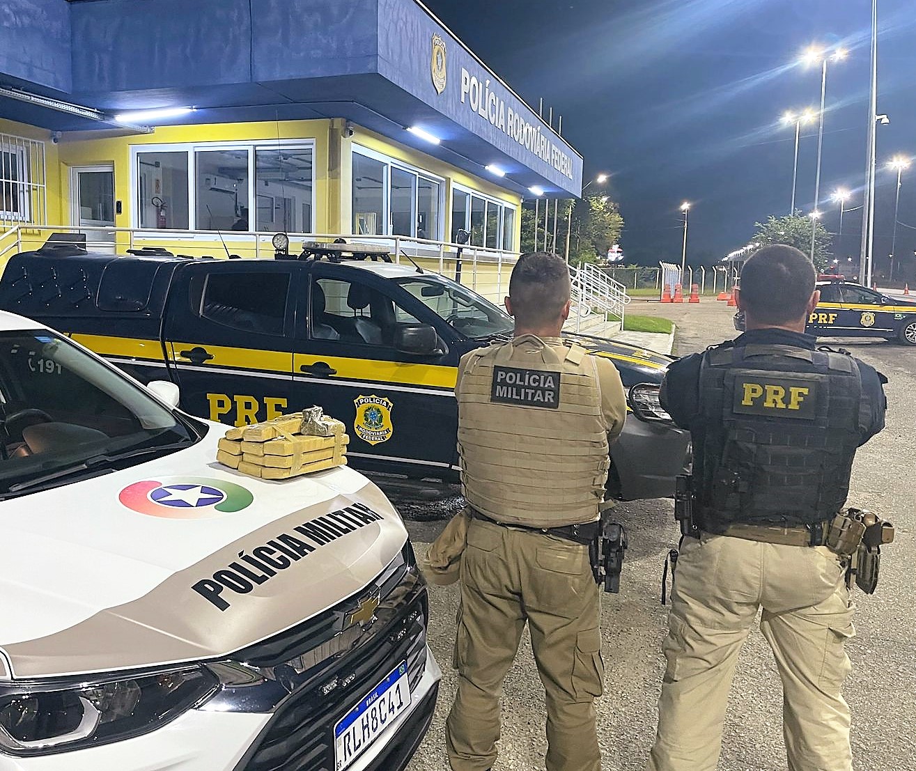 Ação conjunta PRF, PM e PC apreende 10 kg de maconha em Paulo Lopes ...