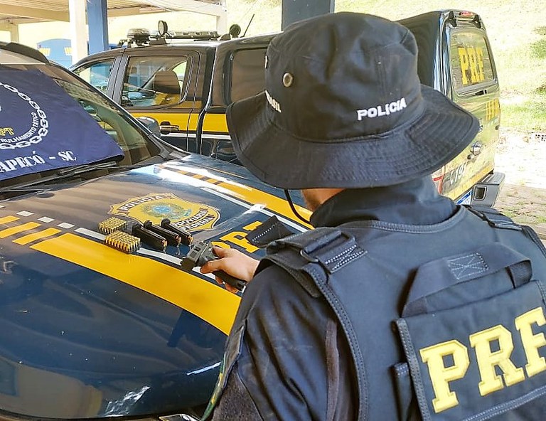 Pistola pronta para uso e 81 munições são apreendidas na BR-282 em ...