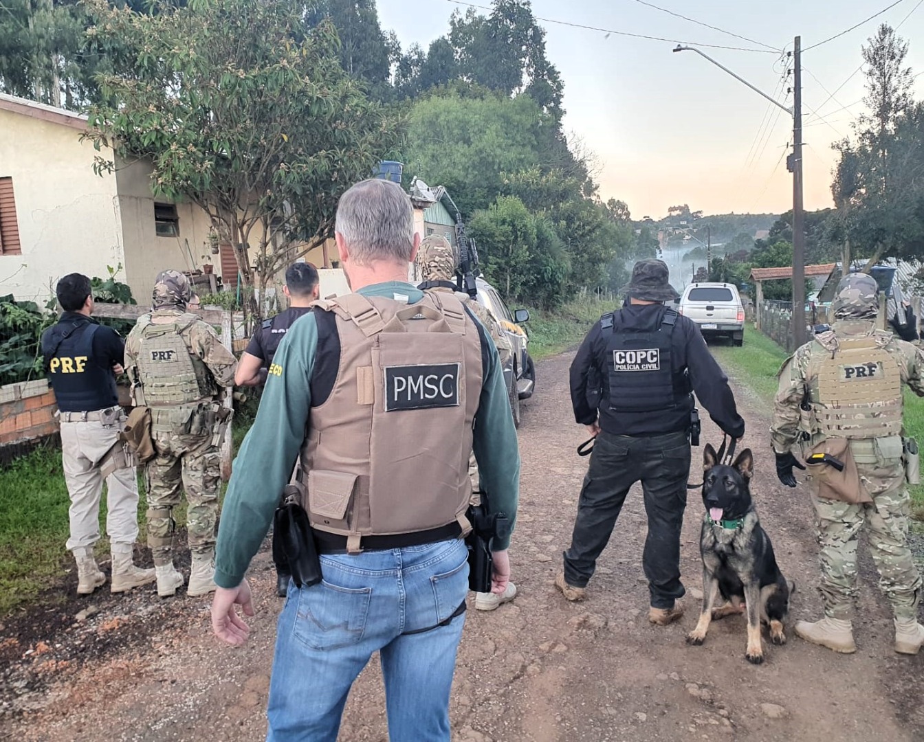 PRF participa de operação do GAECO contra facção criminosa em SC ...