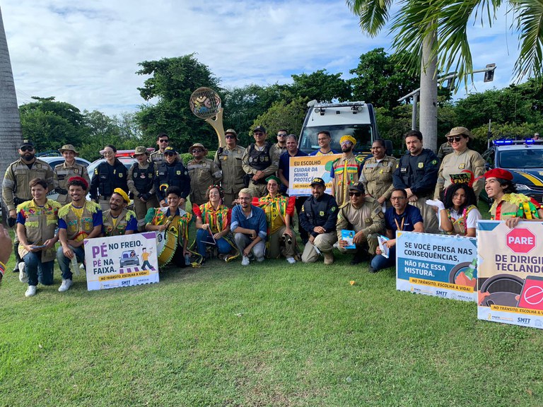 PRF participa de blitz educativa em Aracaju — Polícia Rodoviária Federal