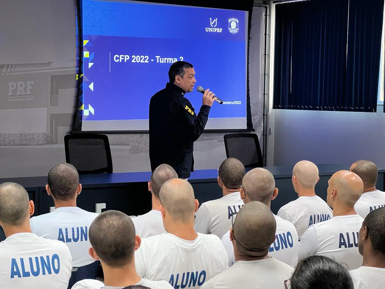Diretor da UNIPRF palestra para alunos do CFP 2022.2 — Polícia Rodoviária Federal