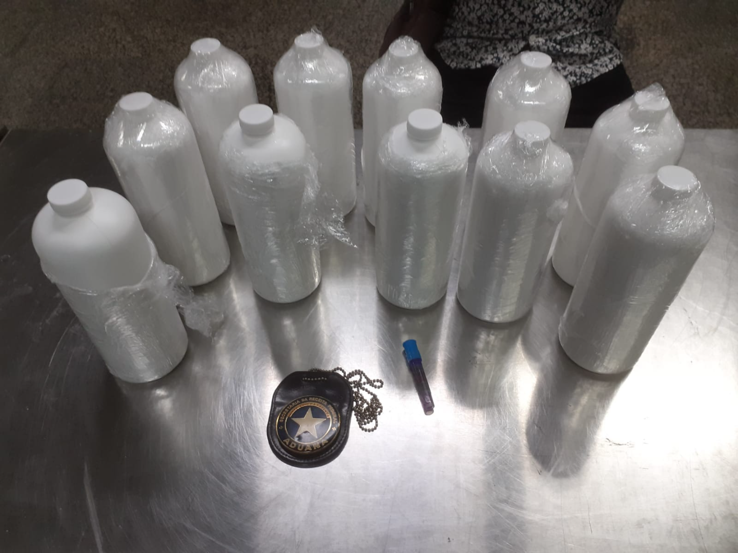 Receita Federal intercepta 11 kg de metanfetamina líquida em voo procedente do México — Receita ...