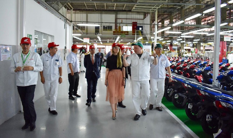 Conselheiros do CAS visitam Moto Honda da Amazônia — Suframa