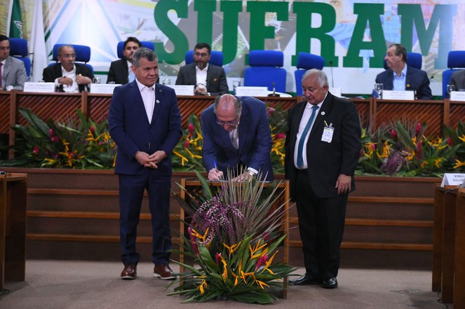 MDIC, Suframa e FUEA assinam contrato de gestão do novo Centro de ...