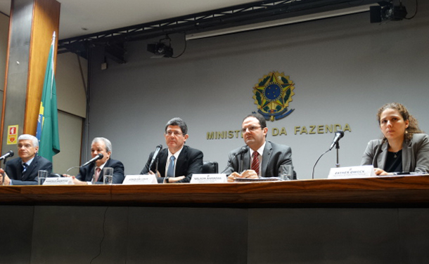 Reavaliação da meta não é abandono do esforço fiscal, diz Levy ...