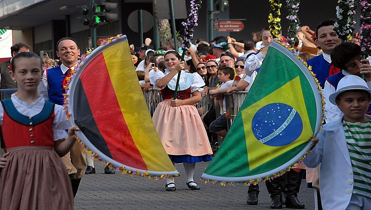 Oktoberfest: Blumenau celebra a maior festa alemã do Brasil ...