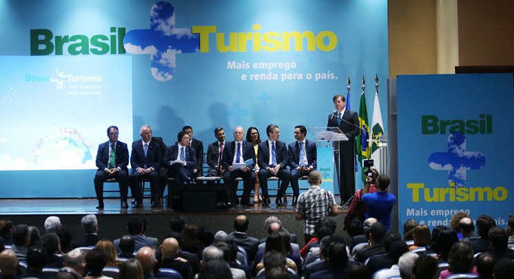 05_10_17_Um_ano_Marx_RC_MTur_2.jpg — Ministério do Turismo